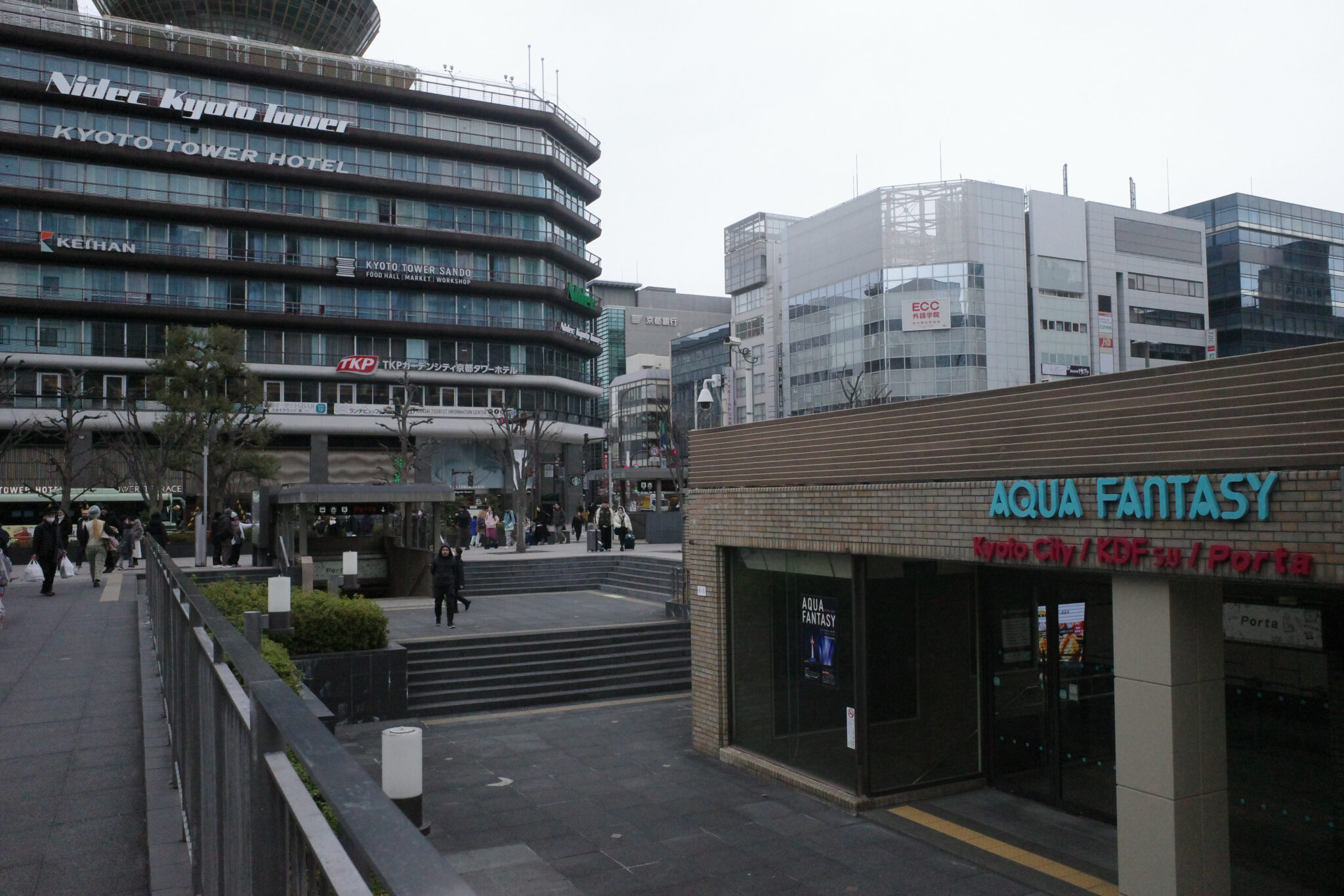 京都駅周辺の証明写真スポット完全ガイド｜駅構内からヨドバシカメラまで徹底紹介